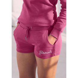 Sweatshorts BENCH. LOUNGEWEAR Gr. 40/42, N-Gr, lila (beere), Damen, Interlock, Obermaterial: 100% Baumwolle, unifarben, bestickt, Hosen, mit glänzender Logostickerei, Loungewear, Loungeanzug