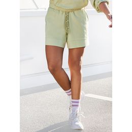 Sweatshorts FCUK Gr. 32/34, N-Gr, grün (pistazie), Damen, Sweatware, Obermaterial: 60% Baumwolle, 40% Polyester, Hosen, Sweatshorts mit Längsteilungsnaht und Logoschriftzug, Loungeanzug