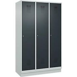 Kleiderspind C+P Evolo Plus, 3 Abteile, 400 mm Abteilbreite, mit Sockel, Anschlag rechts, B 1200 x T 500 x H 1950 mm, Zylinder, lichtgrau/anthrazitgrau