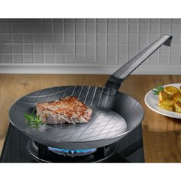 GSW G&auml;ns Stahlwaren Gastro Traditionell geschmiedete Eisenpfanne, 24 cm