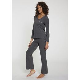 s.Oliver Pyjama grau Gr. 32/34 für Damen. V-Ausschnitt und Stickerei. Slim Fit