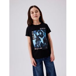 name it Mädchen Kurzarmshirt "NKFJAX WEDNESDAY SS TOP BOX NOOS SKY", schwarz, Gr. 122, bedruckt, Jersey, Obermaterial: 95% Baumwolle, 5% Elasthan,