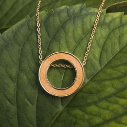 Holzkern Halsketten Damen Gold und Apfel