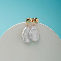 Holzkern Ohrringe Damen Gold und Barockperle