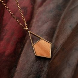 Holzkern Halsketten Damen Gold und Olive