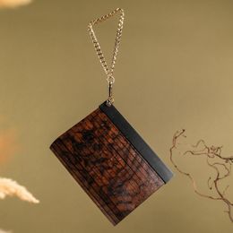 Holzkern Handtasche Uniqase Chinira VEGAN Wurzelnuss Clutch