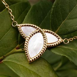 Holzkern Halsketten Damen Gold und Perlmutt