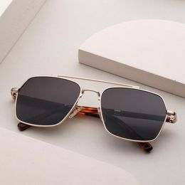 Holzkern Sonnenbrille The Professor I (Padouk/Mattgold)