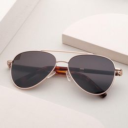 Holzkern Sonnenbrille The Badass I (Walnuss/Mattgold)