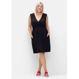 Jerseykleid sheego "Große Größen", Damen, Gr. 40, Normalgrößen, schwarz, Obermaterial: 95% Viskose (LENZING ECOVERO), 5% Elasthan, unifarben, klassisch, figurbetont knieumspielend, V-Ausschnitt, ohne Ärmel, Kleider, in Wickeloptik mit gesmokten Details