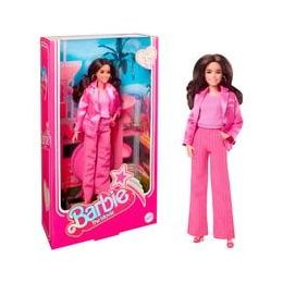 Mattel Barbie The Movie - America Ferrera als Gloria Puppe zum Film, Spielfigur im dreiteiligen Hosenanzug in Pink