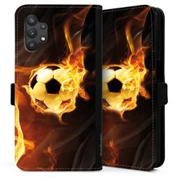 DeinDesign Galaxy A32 5G Handy Klapph&uuml;lle Handyh&uuml;lle aus Kunst Leder schwarz Flip Case Ball Fire Soccer Sideflip mit langer Lasche