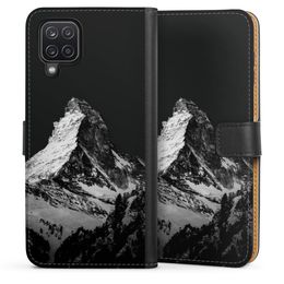DeinDesign Galaxy A12 Handy Klapph&uuml;lle Handyh&uuml;lle aus Kunst Leder schwarz Flip Case Mountain Snow Mountain Top Sideflip mit langer Lasche
