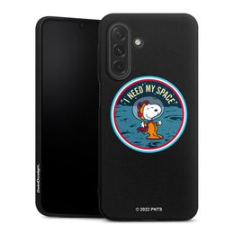 DeinDesign Galaxy A26 Handy Premium Silikon H&uuml;lle Handyh&uuml;lle schwarz Case Peanuts Weltall Snoopy Silikon Premium Case