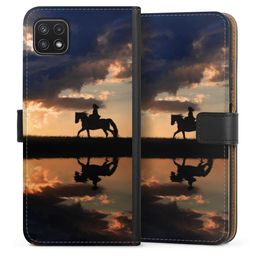 DeinDesign Galaxy A22 5G Handy Klapph&uuml;lle Handyh&uuml;lle aus Kunst Leder schwarz Flip Case Sunset Horse Horseback Riding Sideflip mit langer Lasche