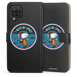 DeinDesign Galaxy A12 Handy Klapph&uuml;lle Handyh&uuml;lle aus Kunst Leder schwarz Flip Case Peanuts Snoopy Weltall Sideflip mit langer Lasche
