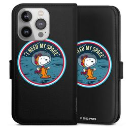 DeinDesign iPhone 14 Pro Handy Klapph&uuml;lle Handyh&uuml;lle aus Kunst Leder schwarz Flip Case Peanuts Snoopy Weltall Sideflip mit langer Lasche