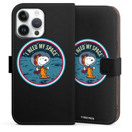 DeinDesign iPhone 14 Pro Max Handy Klapph&uuml;lle Handyh&uuml;lle aus Kunst Leder schwarz Flip Case Peanuts Weltall Snoopy Sideflip mit Lasche