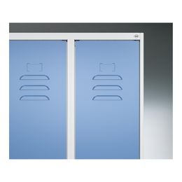 C+P Spind Classic PLUS, Bank, 1 Abteil, 2120x300x815mm, 7035/3020 Verschluss Sicherheits-Drehriegel 3 Garderobenhaken Dekor Banklatten RAL 7035 Licht (0800507-10|S10034)
