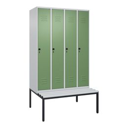 C+P Spind Classic PLUS, Bank, 4 Abteile, 2120x1200x815mm, 7035/6011 Verschluss Sicherheits-Drehriegel 3 Garderobenhaken Dekor Banklatten RAL 7035 Lic (0800507-40|S10036)