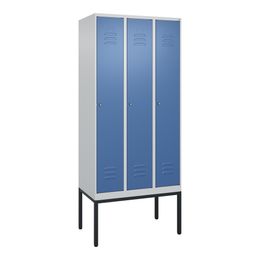 C+P Spind Classic PLUS, Gestell, 3 Abteile, 2120x900x500mm, 7035/5023 Verschluss Zylinderschloss 3 Garderobenhaken ; C + P M&ouml;belsysteme (0800307-30|S10020)