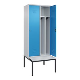 C+P Spind Classic PLUS, Bank, 2 Abteile, 2120x800x815mm, 7035/5012 Verschluss Zylinderschloss 4 Garderobenhaken Trennwand mittig Dekor Banklatten RAL (0800507-22F|S10019)