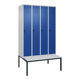 C+P Spind Classic PLUS, Bank, 4 Abteile, 2120x1200x815mm, 7035/5010 Verschluss Sicherheits-Drehriegel 3 Garderobenhaken Dekor Banklatten RAL 7035 Lic (0800507-40|S10033)