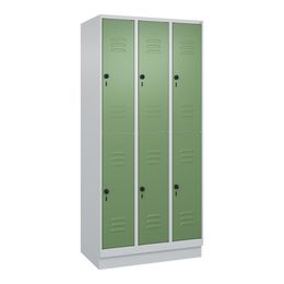 C+P Doppelstock-Spind Classic PLUS, Sockel, 3 Abteile, 1950x900x500mm, 7035/6011 Front RAL 6011 Resedagr&uuml;n ; C + P M&ouml;belsysteme (080320-30|S10006)