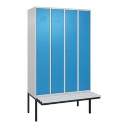 C+P Spind Classic PLUS, Bank, 4 Abteile, 2120x1200x815mm, 7035/5012 Verschluss Zylinderschloss 4 Garderobenhaken Trennwand mittig Dekor Banklatten RAL (0800407-40F|S10019)