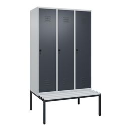 C+P Spind Classic PLUS, Bank, 3 Abteile, 2120x1200x815mm, 7035/7016 Verschluss Sicherheits-Drehriegel 4 Garderobenhaken Dekor Banklatten RAL 7035 Lic (0800507-32|S10038)