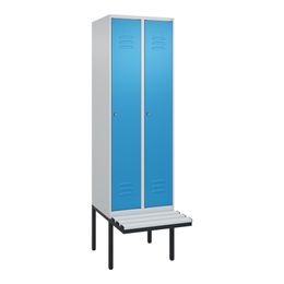 C+P Spind Classic PLUS, Bank, 2 Abteile, 2120x600x815mm, 7035/5012 Verschluss Zylinderschloss 3 Garderobenhaken Dekor Banklatten RAL 7035 Lichtgrau S (0800407-20|S10020)