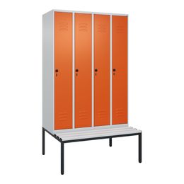 C+P Spind Classic PLUS, Bank, 4 Abteile, 2120x1200x815mm, 7035/2004 Verschluss Sicherheits-Drehriegel 3 Garderobenhaken Dekor Banklatten RAL 7035 Lic (0800507-40|S10121)