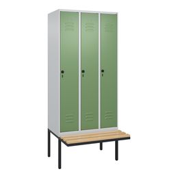 C+P Spind Classic PLUS, Bank, 3 Abteile, 2120x900x815mm, 7035/6011 Verschluss Sicherheits-Drehriegel 3 Garderobenhaken Sitzbanktyp auskragend ; C + (0800407-30|S10006)