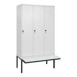 C+P Spind Classic PLUS, Bank, 3 Abteile, 2120x1200x815mm, 9016/9016 Verschluss Sicherheits-Drehriegel 4 Garderobenhaken Dekor Banklatten RAL 9010 Rei (0800407-32|S10044)