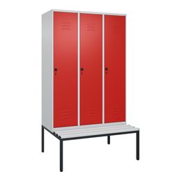 C+P Spind Classic PLUS, Bank, 3 Abteile, 2120x1200x815mm, 7035/3020 Verschluss Sicherheits-Drehriegel 4 Garderobenhaken Dekor Banklatten RAL 7035 Lic (0800507-32|S10032)