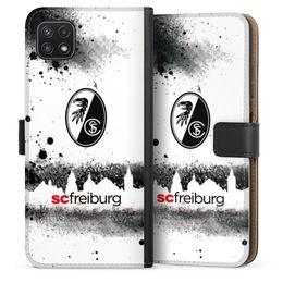 DeinDesign Galaxy A22 5G Handy Klapph&uuml;lle Handyh&uuml;lle aus Kunst Leder schwarz Flip Case Logo Sc Freiburg Skyline Sideflip mit langer Lasche