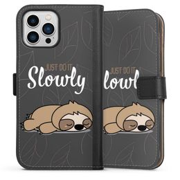 DeinDesign iPhone 13 Pro Max Handy Klapph&uuml;lle Handyh&uuml;lle aus Kunst Leder schwarz Flip Case Sloth Lazy Sunday Sayings Sideflip mit langer Lasche