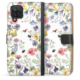 DeinDesign Galaxy A12 Handy Klapph&uuml;lle Handyh&uuml;lle aus Kunst Leder schwarz Flip Case Muster Flowers Bee Sideflip mit langer Lasche