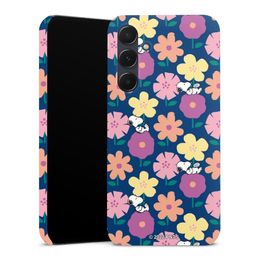 DeinDesign Galaxy A55 5G Handy Premium Case Smartphone Handyh&uuml;lle Schutzh&uuml;lle matt Muster Snoopy Flowers Premium Case