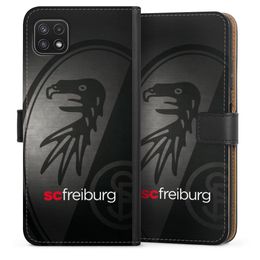 DeinDesign Galaxy A22 5G Handy Klapph&uuml;lle Handyh&uuml;lle aus Kunst Leder schwarz Flip Case Official Licensed Product Sc Freiburg Metallic Look Sideflip mit langer 
