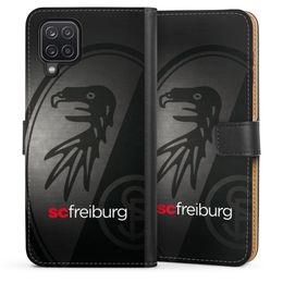DeinDesign Galaxy A12 Handy Klapph&uuml;lle Handyh&uuml;lle aus Kunst Leder schwarz Flip Case Sc Freiburg Official Licensed Product Metallic Look Sideflip mit langer 