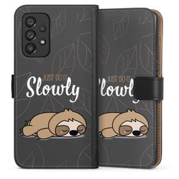 DeinDesign Galaxy A53 5G Handy Klapph&uuml;lle Handyh&uuml;lle aus Kunst Leder schwarz Flip Case Lazy Sunday Sayings Sloth Sideflip mit langer Lasche