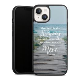 DeinDesign iPhone 14 Handy Gallery Case Handyh&uuml;lle 9H Geh&auml;rtetes Glas R&uuml;ckseite H&uuml;lle Statement Beach Spruch Gallery Case