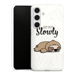 DeinDesign Galaxy S24 Handy Premium Case Smartphone Handyh&uuml;lle Schutzh&uuml;lle matt Animals Sloth Lazy Sunday Premium Case