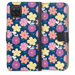 DeinDesign Galaxy A12 Handy Klapph&uuml;lle Handyh&uuml;lle aus Kunst Leder schwarz Flip Case Flowers Muster Snoopy Sideflip mit langer Lasche
