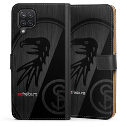 DeinDesign Galaxy A12 Handy Klapph&uuml;lle Handyh&uuml;lle aus Kunst Leder schwarz Flip Case Metallic Look Sc Freiburg Official Licensed Product Sideflip mit langer 