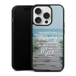 DeinDesign iPhone 15 Pro Handy Gallery Case Handyh&uuml;lle 9H Geh&auml;rtetes Glas R&uuml;ckseite H&uuml;lle Statement Beach Spruch Gallery Case