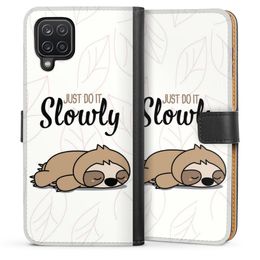 DeinDesign Galaxy A12 Handy Klapph&uuml;lle Handyh&uuml;lle aus Kunst Leder schwarz Flip Case Sloth Animals Lazy Sunday Sideflip mit langer Lasche