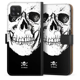 DeinDesign Galaxy A22 5G Handy Klapph&uuml;lle Handyh&uuml;lle aus Kunst Leder schwarz Flip Case Totenkopf Official Licensed Product Fc St. Pauli Sideflip mit langer 