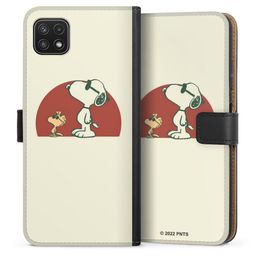 DeinDesign Galaxy A22 5G Handy Klapph&uuml;lle Handyh&uuml;lle aus Kunst Leder schwarz Flip Case Kindheit Snoopy Official Licensed Product Sideflip mit langer Lasche